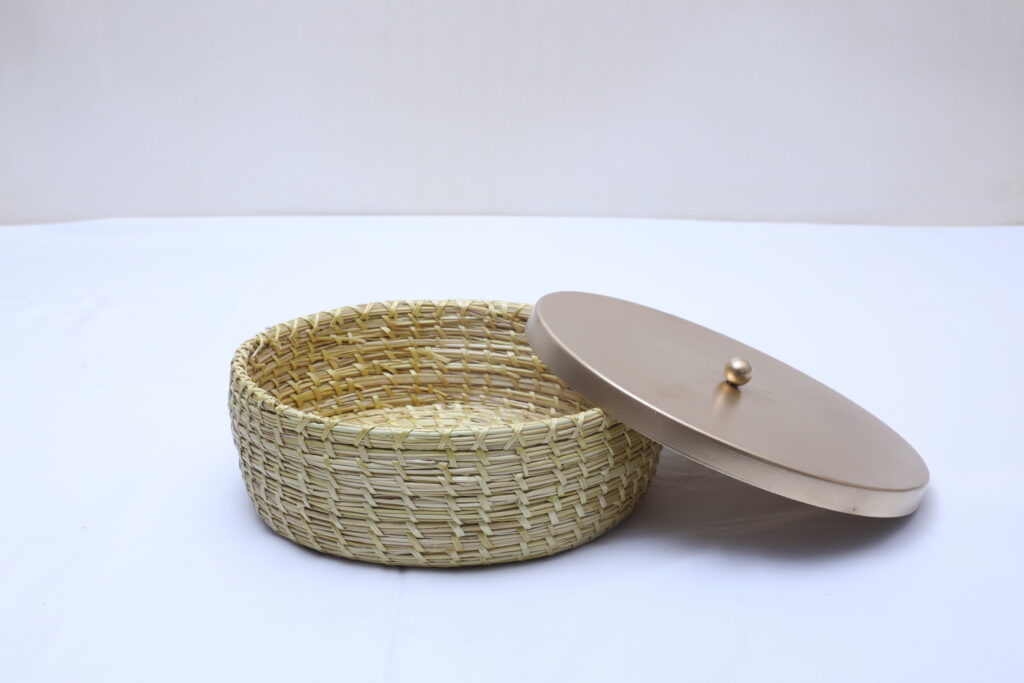 Dazor | Hand Crafted Sikki Grass Roti Box With Metal Lid - Natural - Dazor